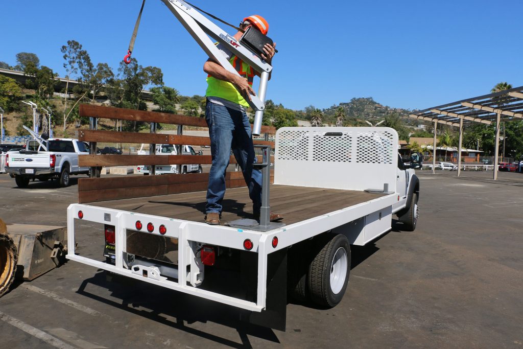 Vehicle Applications - SpitzLift Portable Crane